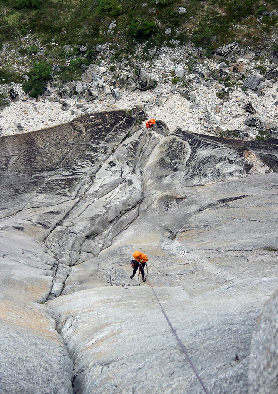 NOTA - Escalando en el Valle de Cochamo en Chile